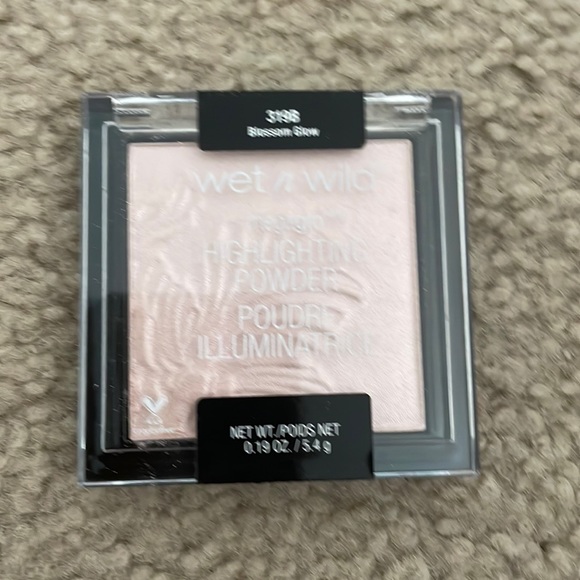 wet n wild | Makeup | Brand New Wet N Wild Highlighter | Poshmark